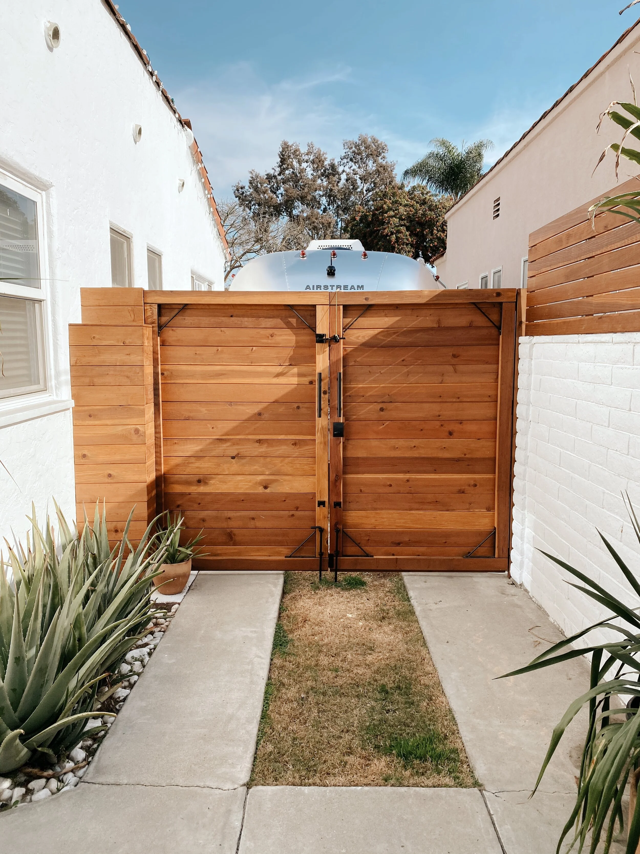 DIY: How To Build a Modern Wood Gate — Blanco Bungalow