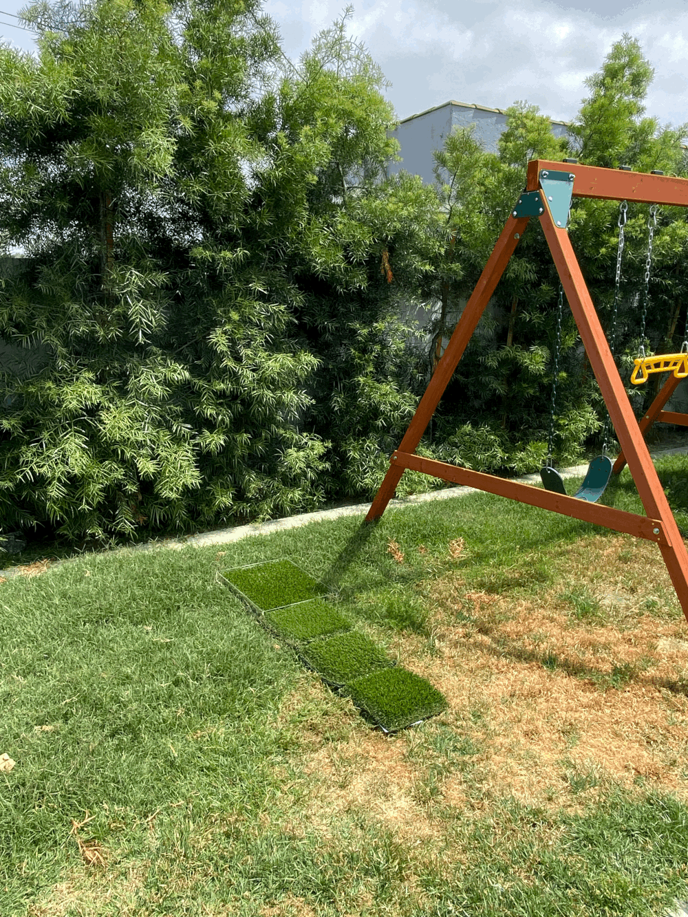 Bye Bye Weeds & Stickers: My Backyard Artificial Turf Reveal — Blanco ...