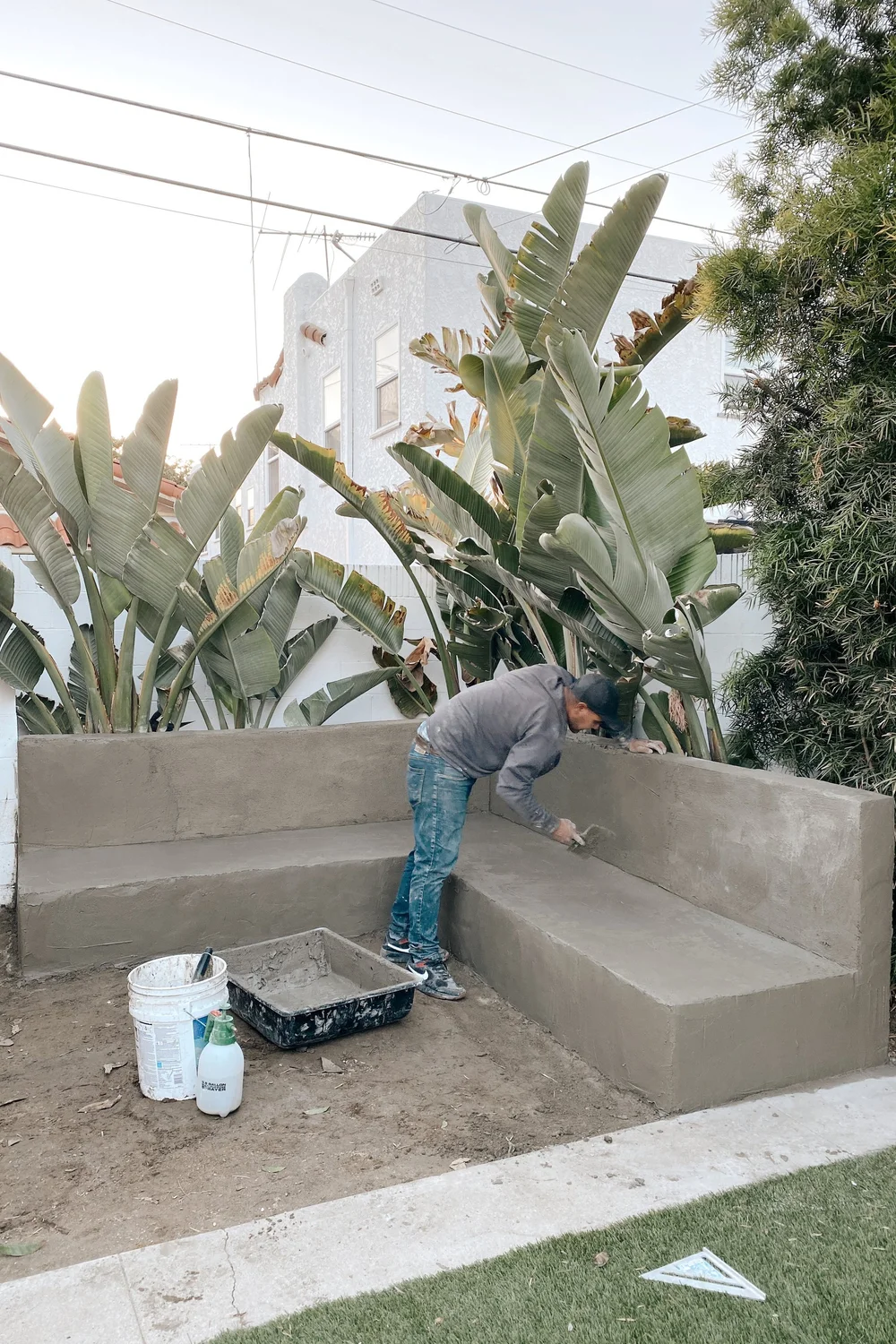 How to Build an Outdoor Stucco Sectional Couch in your Backyard ...