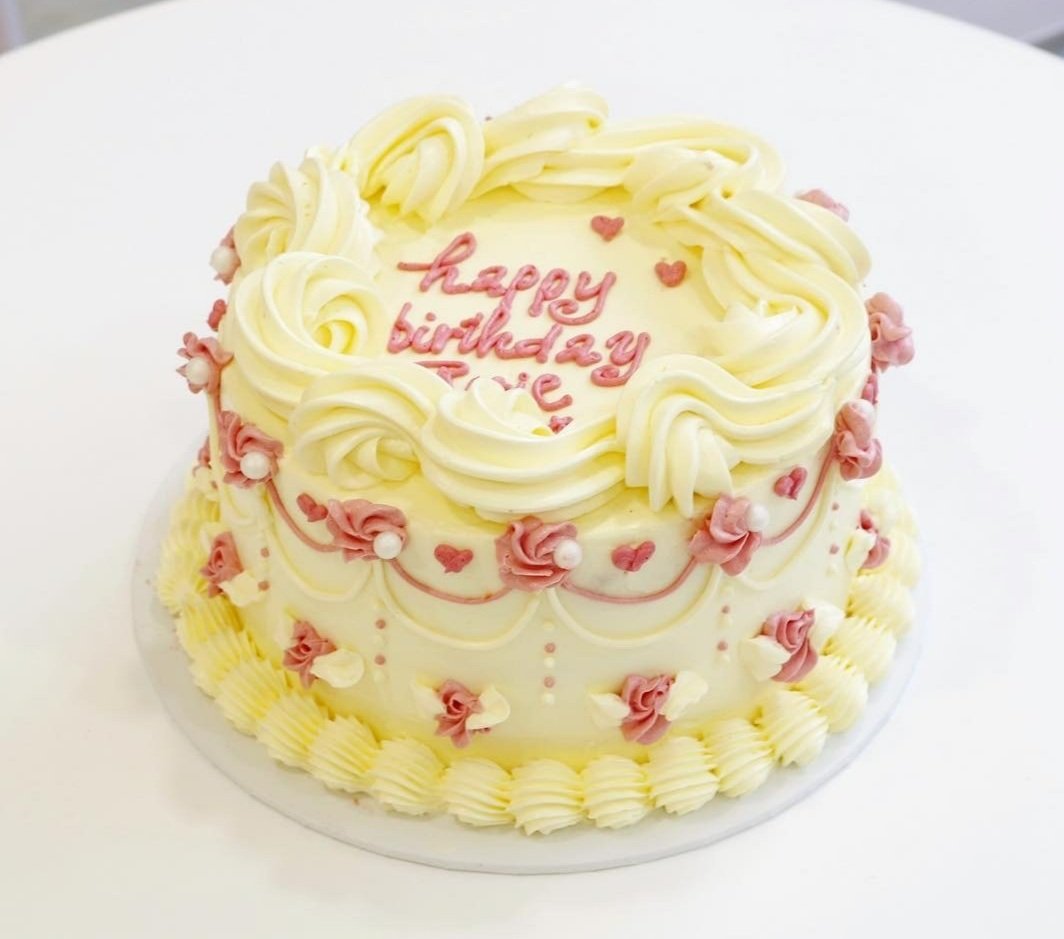 vintage cake shop in London | Em Cakes