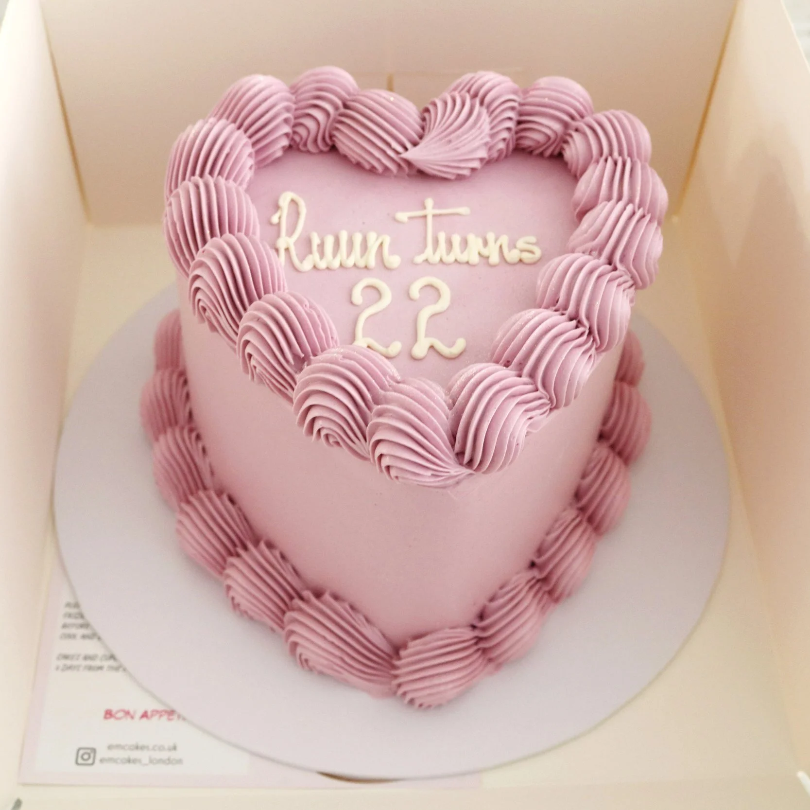 Lovely Romance Vintage Heart Cake in London | Em Cakes