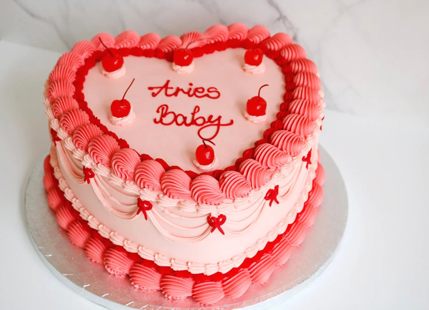 Lambeth inspired vintage heart cake | Em Cakes