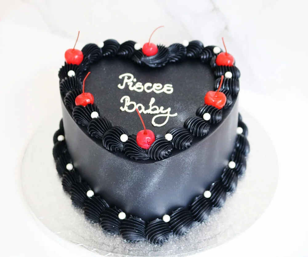 Adorable Vintage Heart Cake London | Em Cakes