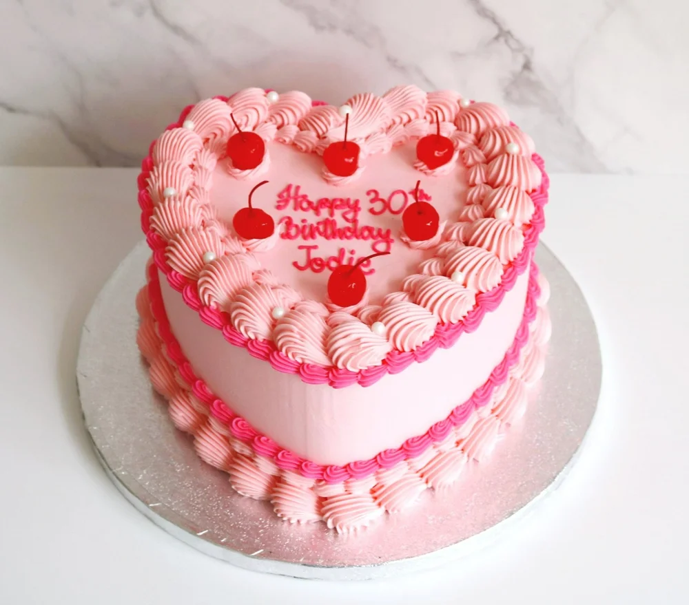 Adorable Vintage Heart Cake London | Em Cakes
