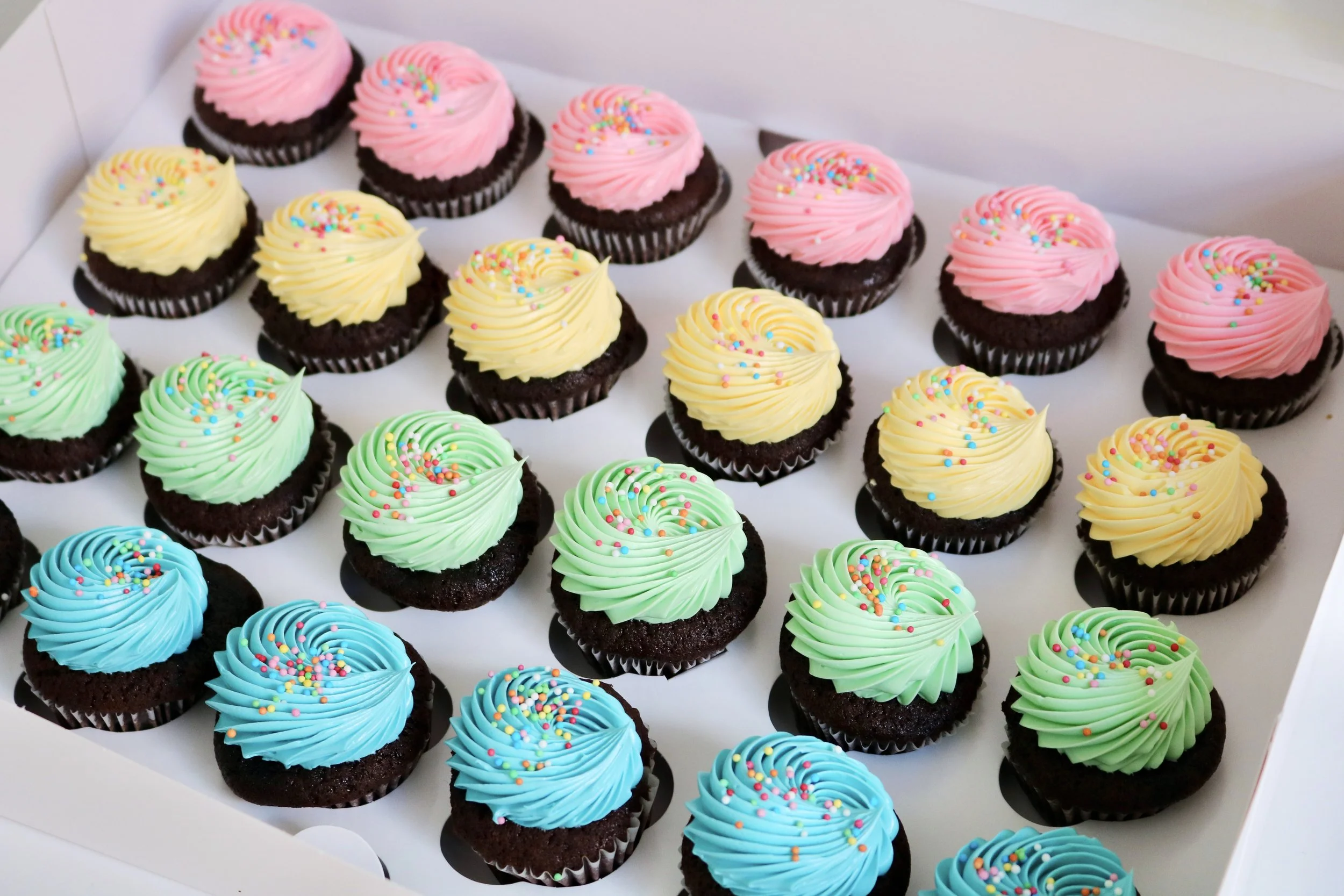 Mixed Flavour Birthday Cupcake Box London | Em Cakes
