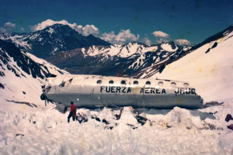 Uruguayan Air Force flight 571 — Hard Landings Podcast