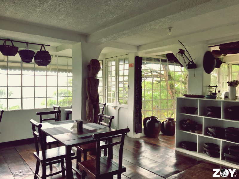 Arca's Yard (Baguio City): A Cafe with a Cozy Vibe and a Mini Library ...