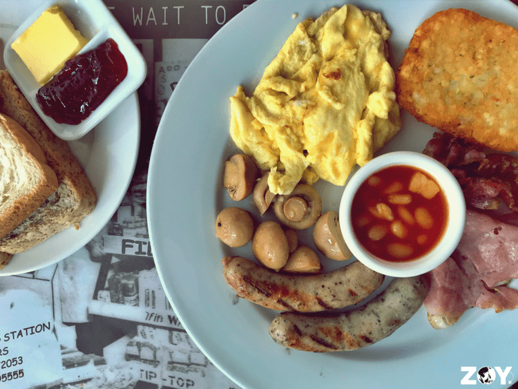 Filling Station Bar Cafe: A 50s Diner with Retro Memorabilia in ...
