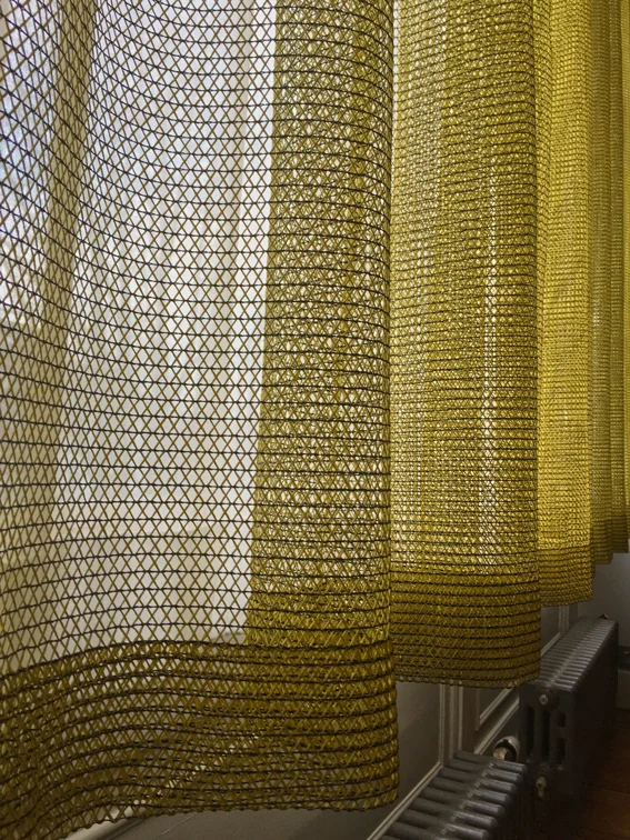 Gordijn No.42 Geweven gaas in geel en zwart, vitrage | Kimik Design ...