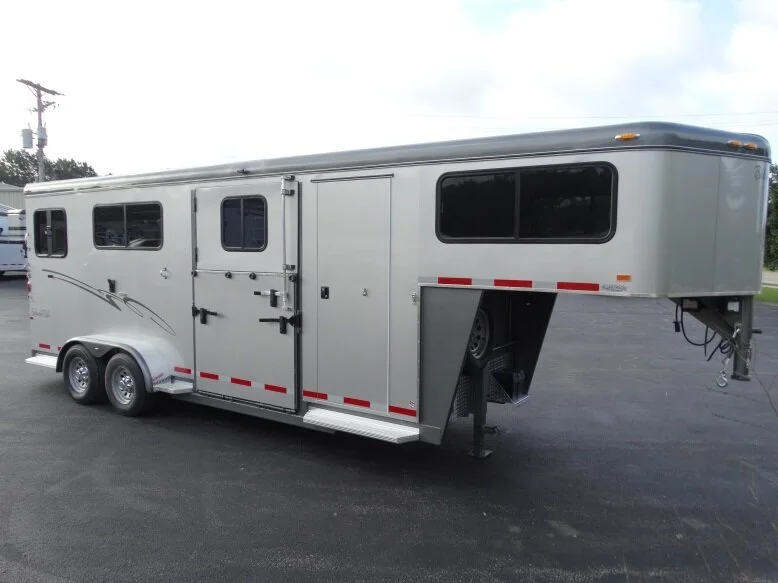 2 Horse Gooseneck Side Load with Dress — Balanced Ride Trailers