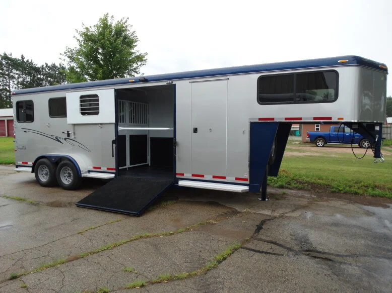 2+1 Horse GN Side Load with Dress — Balanced Ride Trailers