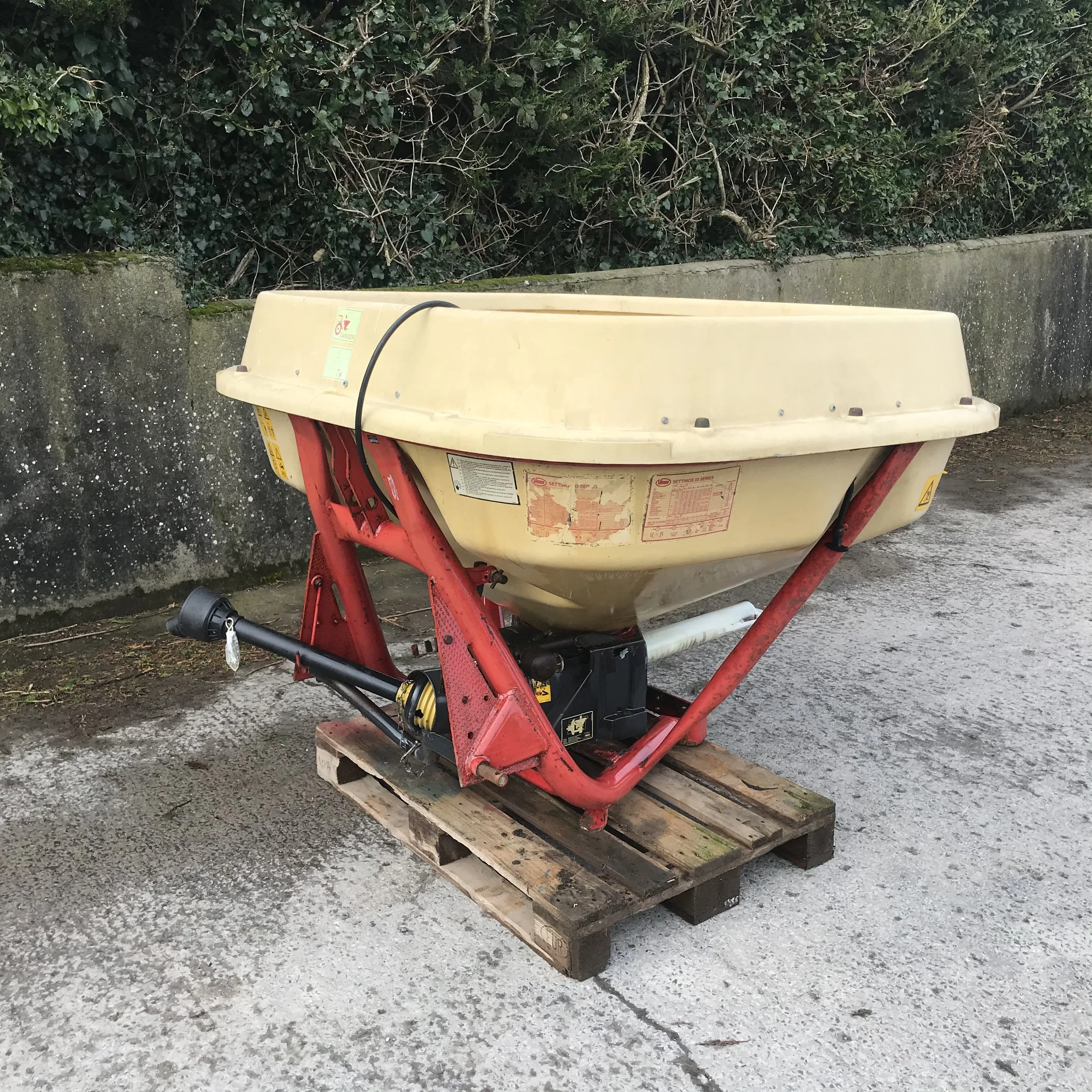 Fertiliser Sowers — James Osborne Farm Machinery