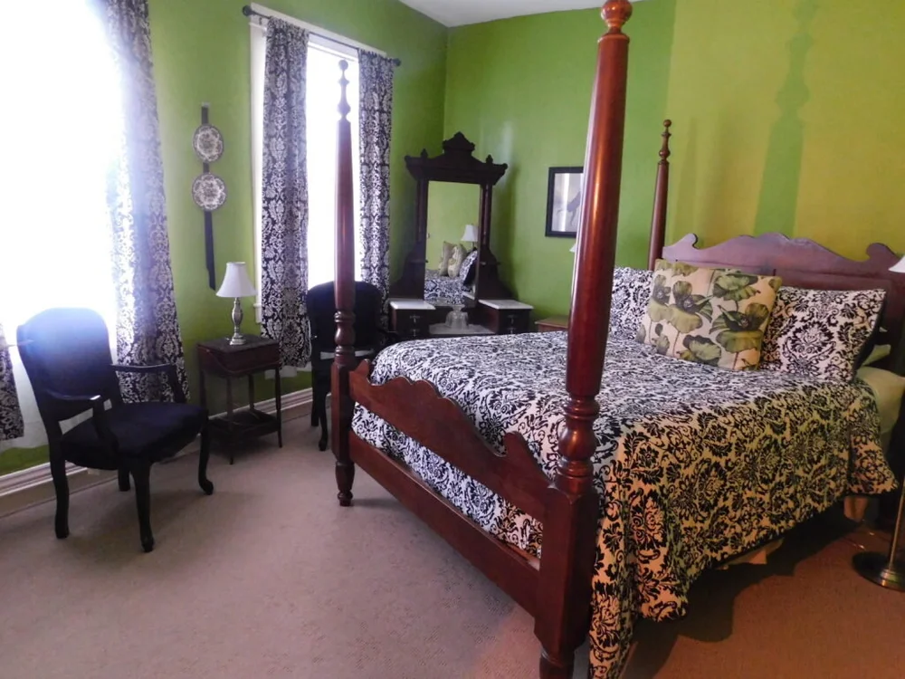 Rooms — National House Inn Bed & Breakfast in Marshall, Michigan