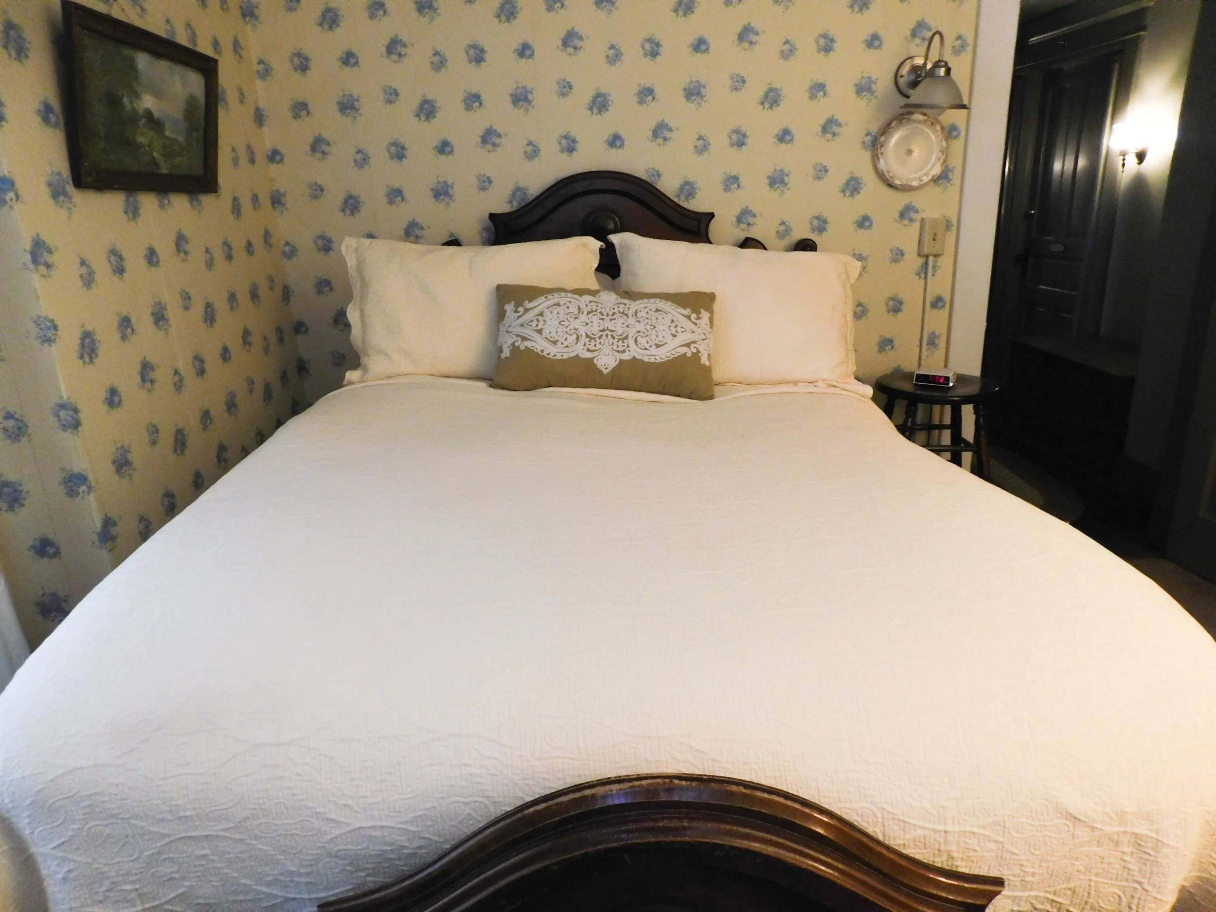 Rooms — National House Inn Bed & Breakfast in Marshall, Michigan