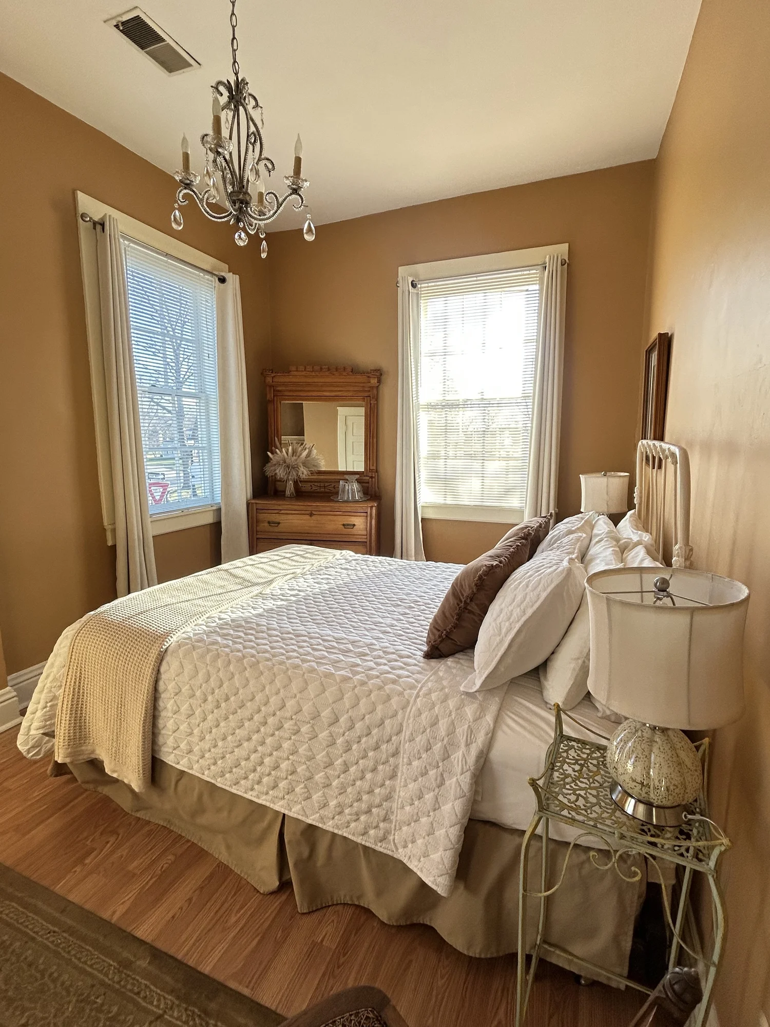 Rooms — National House Inn Bed & Breakfast in Marshall, Michigan