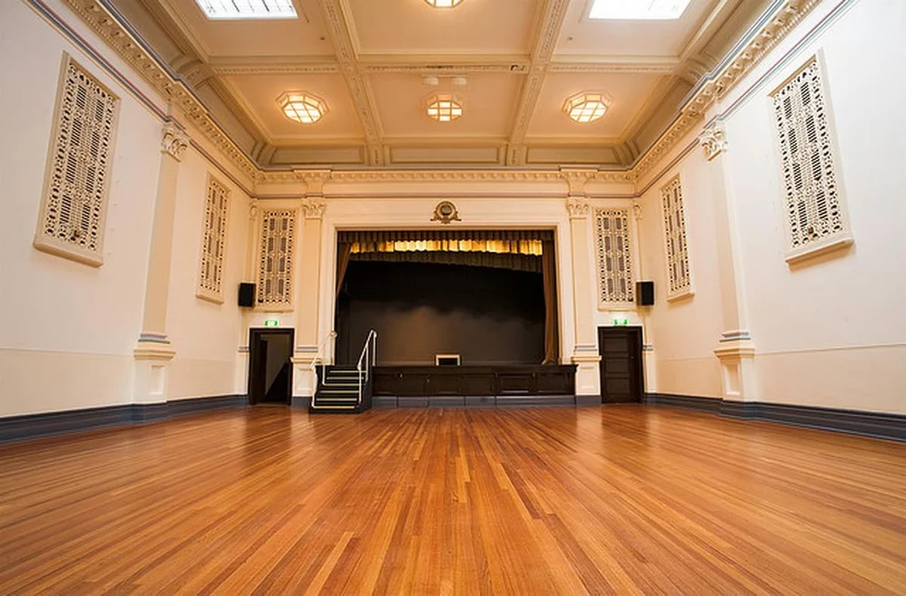 Venue Images — THE LAST HURRAH