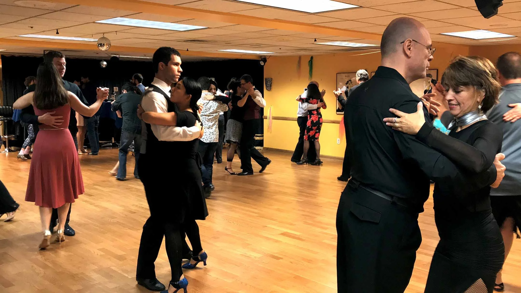 Guided Argentine Tango practice at Practica Chiquita — Ultimate Tango ...