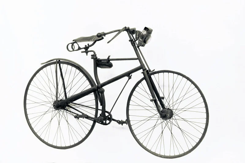 Why Were Early Bicycles Designed With a Giant Front Wheel | Pedal Chile