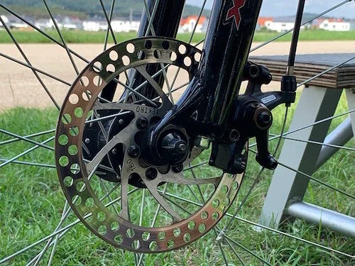 What is a thru-axle ? | Pedal Chile