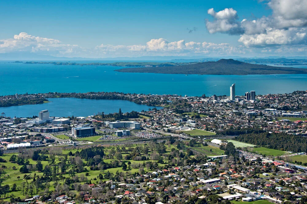 Eight Lake Pupeke — Willis Bond