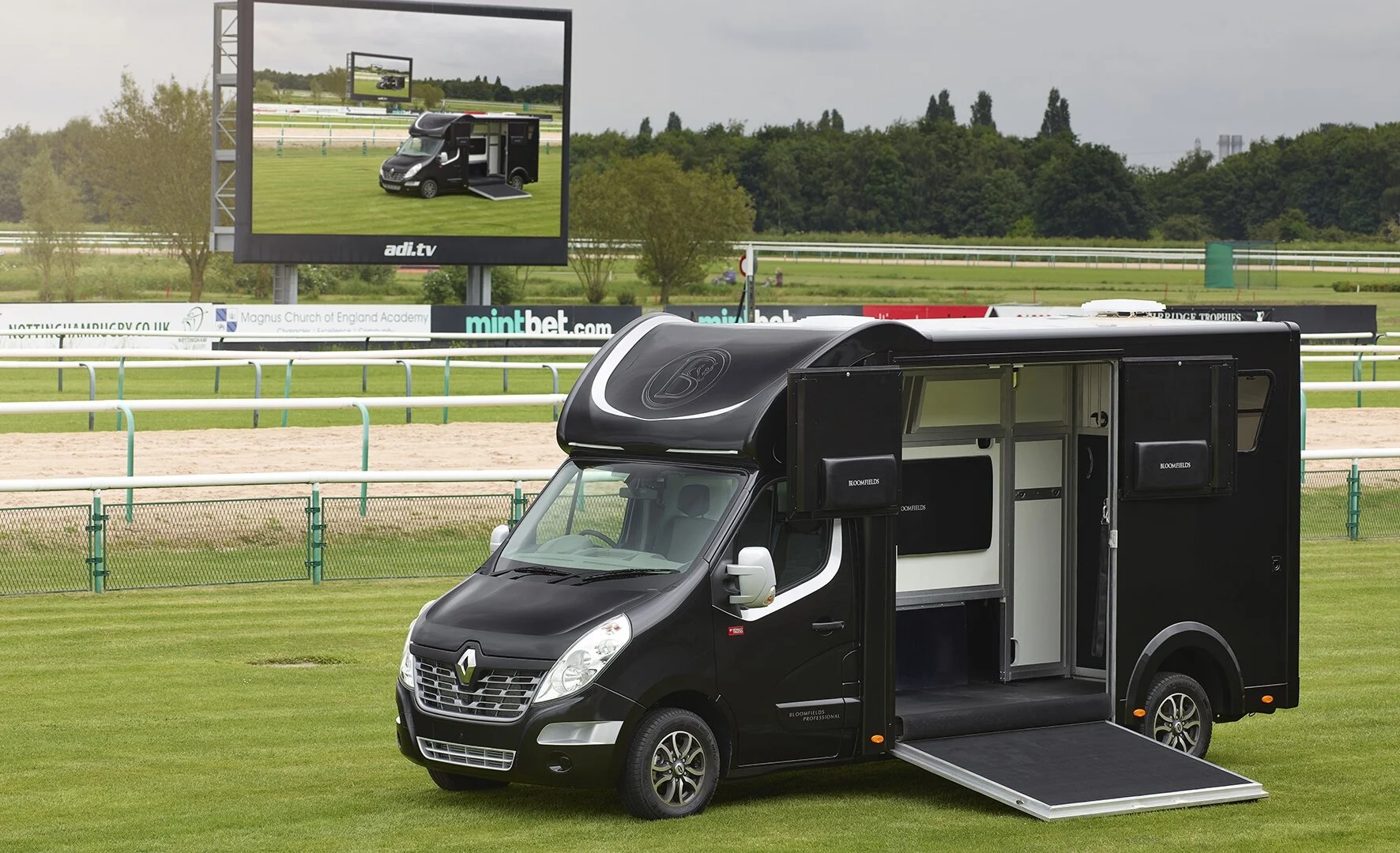 Bloomfields Horseboxes Australia