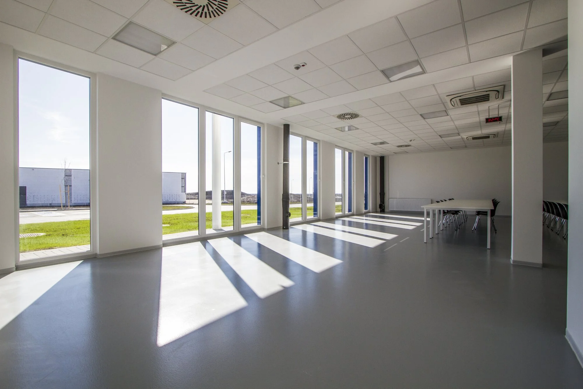 HUTCHINSON Ruma — STRUCTURA CONCEPT