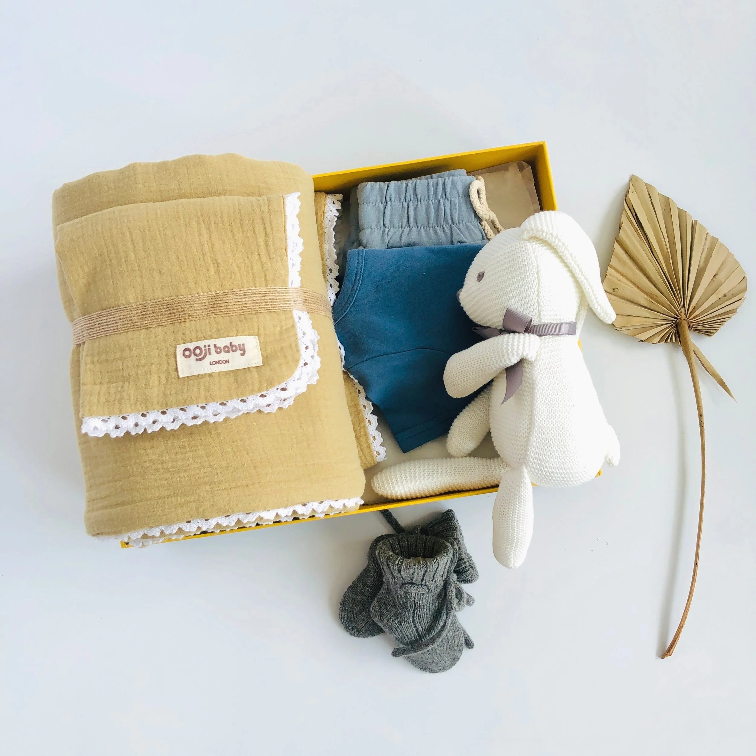 Send A Gift To Celebrate A New Baby Arrival — New Baby Gift Sets ...
