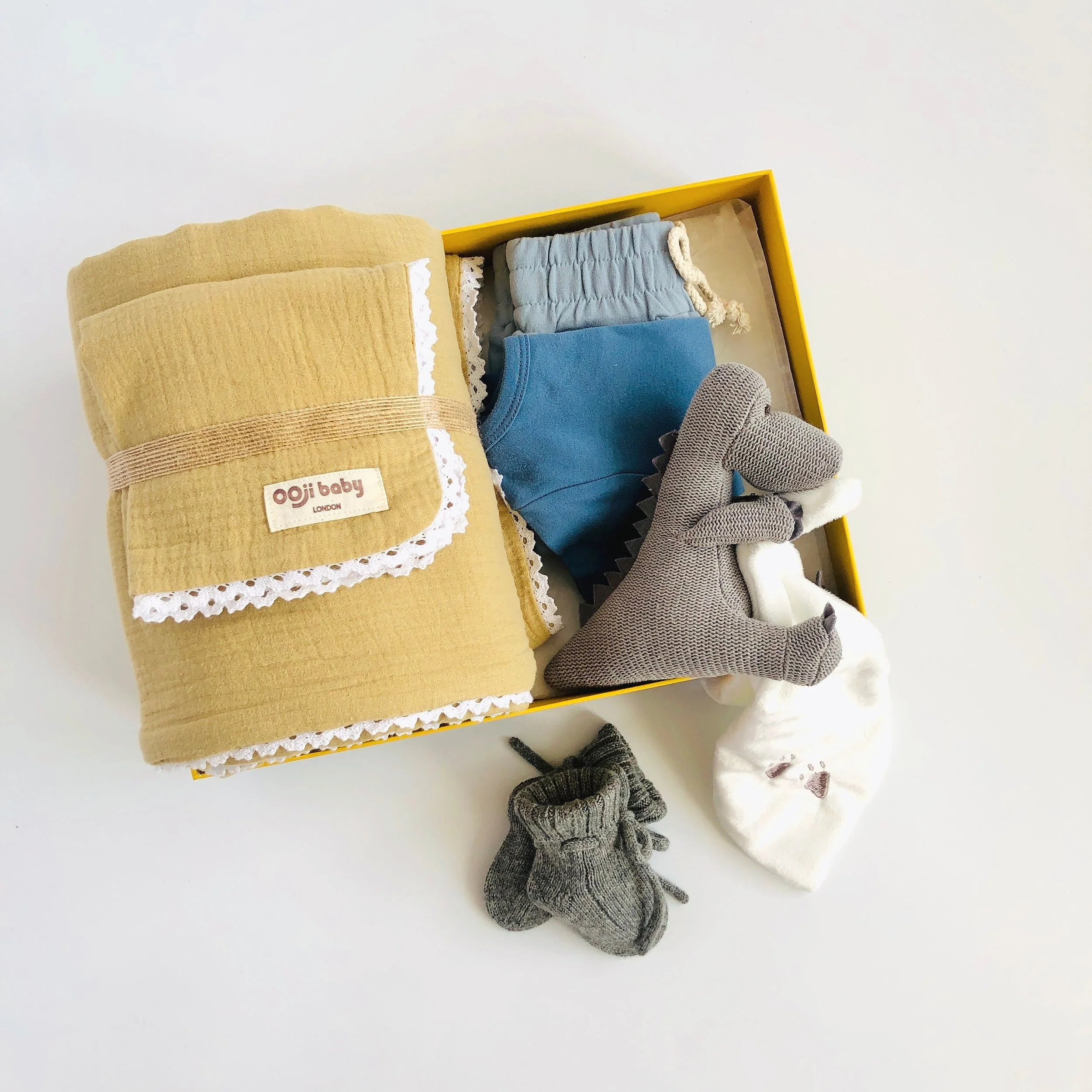 Send A Gift To Celebrate A New Baby Arrival — New Baby Gift Sets ...