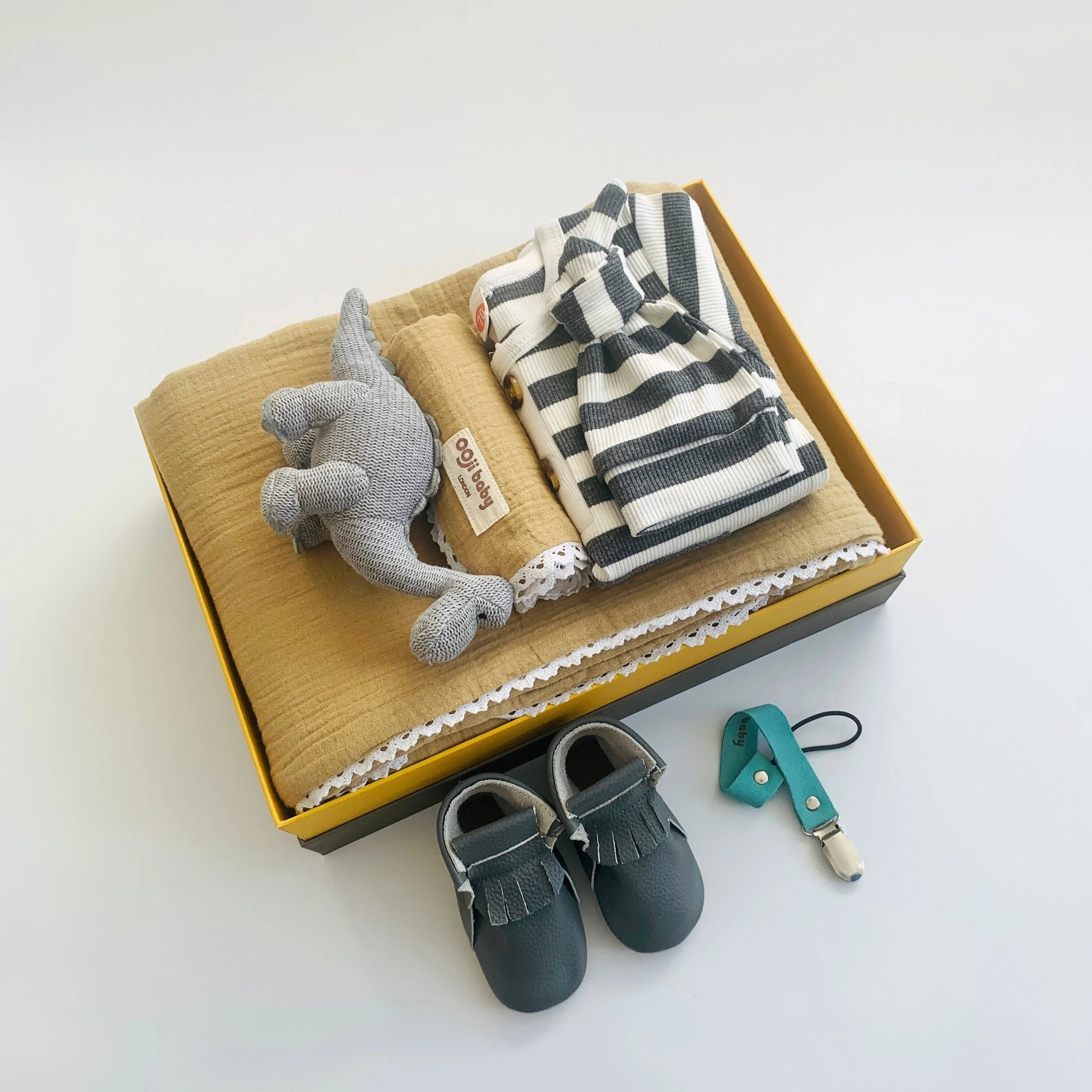 Send A Gift To Celebrate A New Baby Arrival — New Baby Gift Sets ...