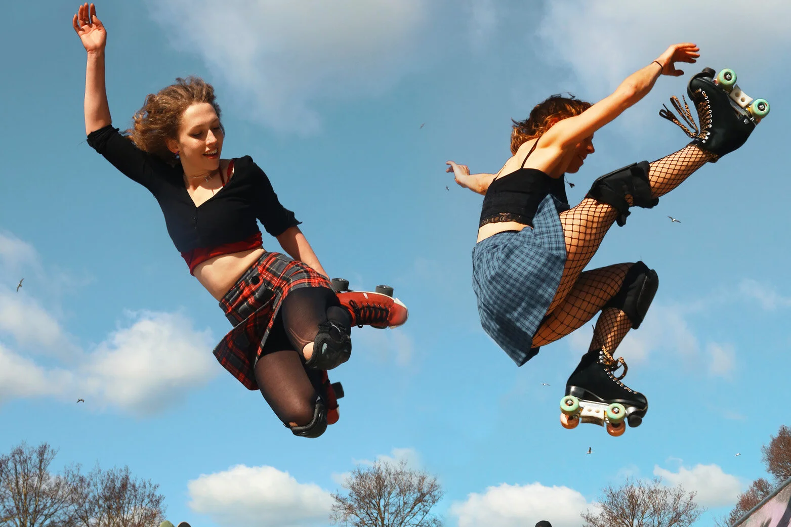 Rollagirls - Skate performers, skate dancers and skate hostesses. UK's ...