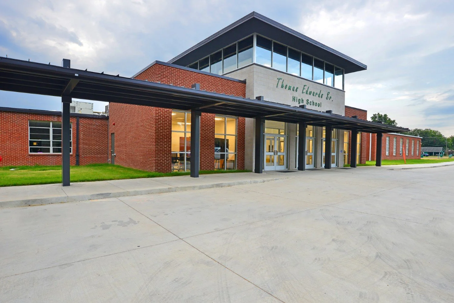 Thomas Edwards Sr. High School — Dale Partners Architects, PA