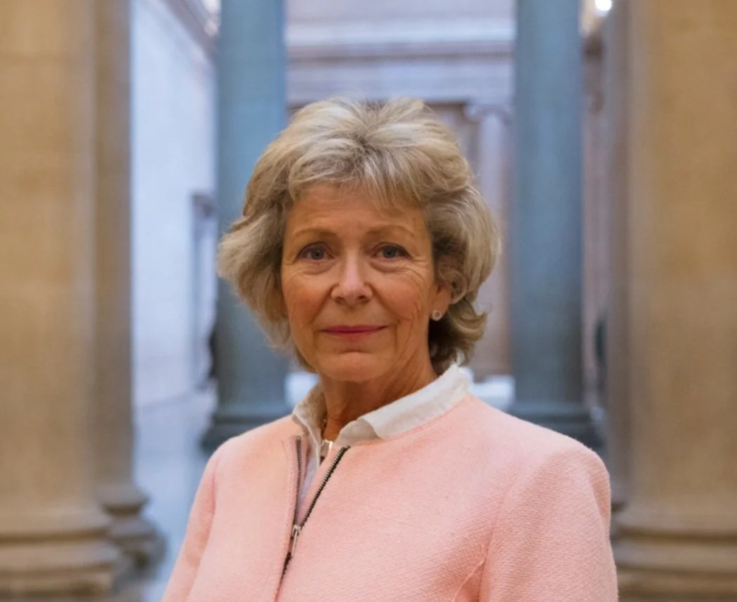 Hilary Kay, Antiques Roadshow expert, international speaker, corporate ...