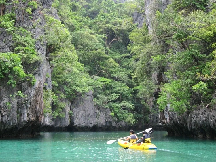 Exploring the El Nido Small Lagoon