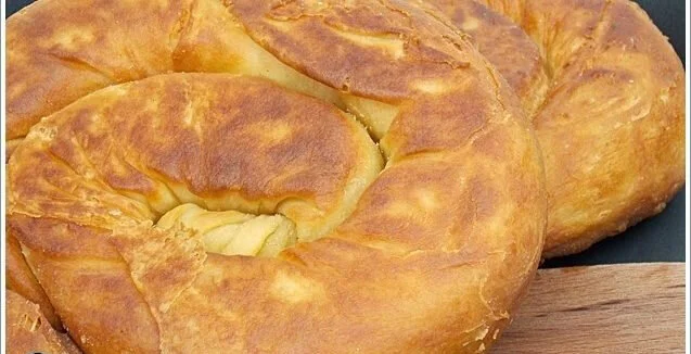 Σκοπελίτικη τυρόπιτα, ο “τηγανητός σαλίγκαρος” — Μνήμες Ελληνισμού