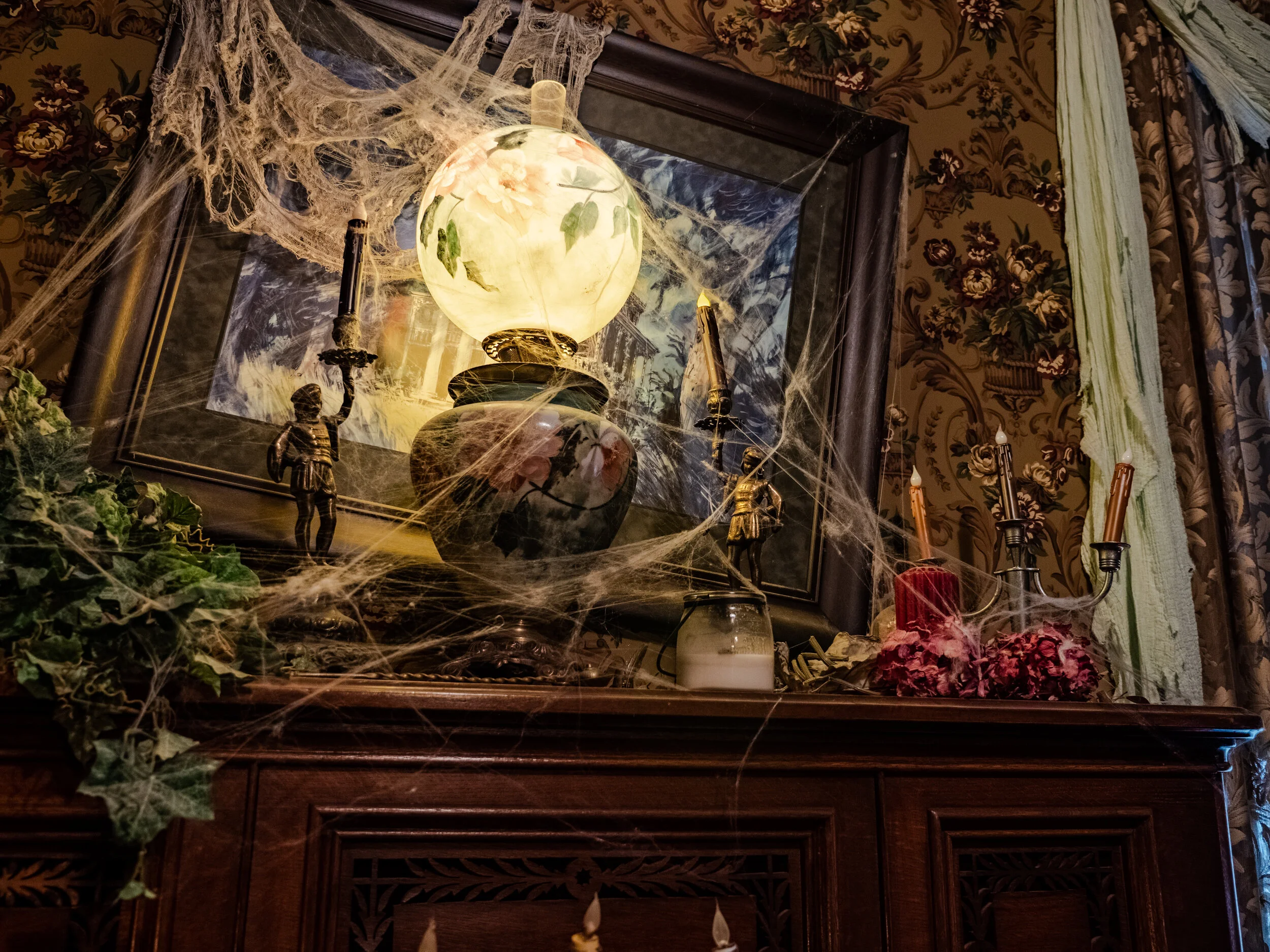 Mansion Tours — The Munster Mansion