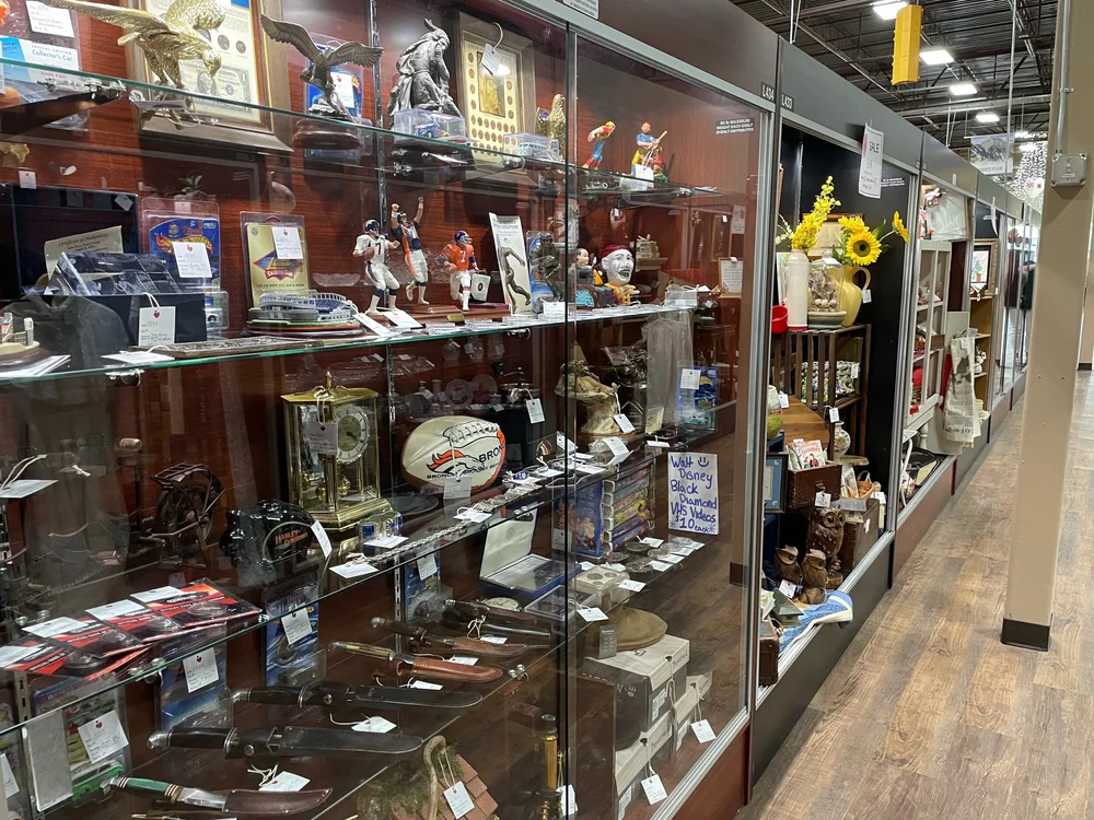 Antique Gallery & Root Beer Bar in Littleton CO - Old Crows Antiques Mall