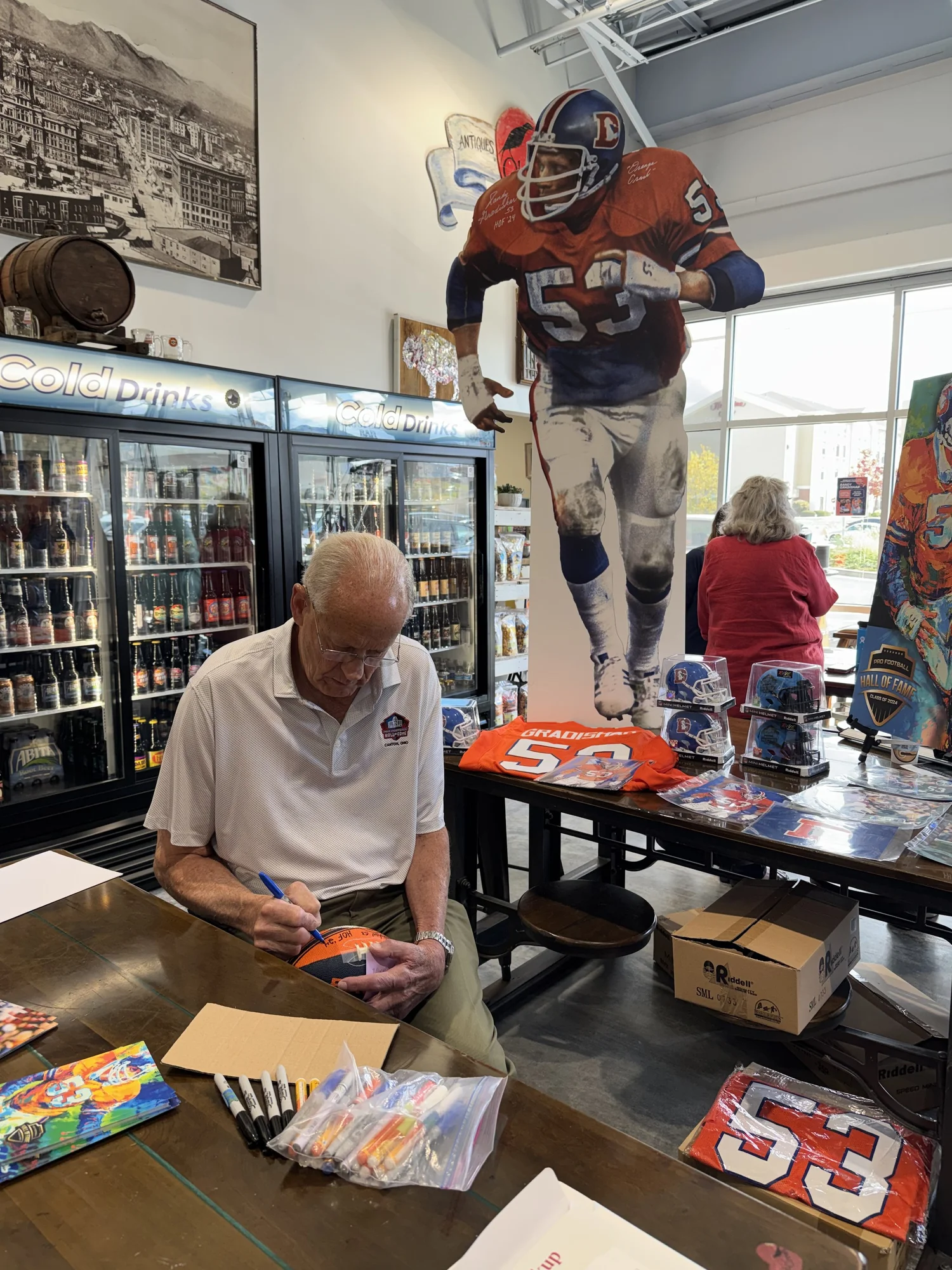 Antique Gallery & Root Beer Bar in Littleton CO - Old Crows Antique Mall