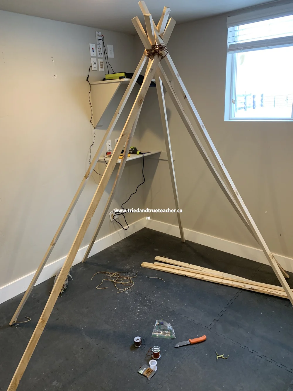 STEP BY STEP HOW-TO GUIDE for you to DIY a beautiful NO-SEW Kid’s Tent ...