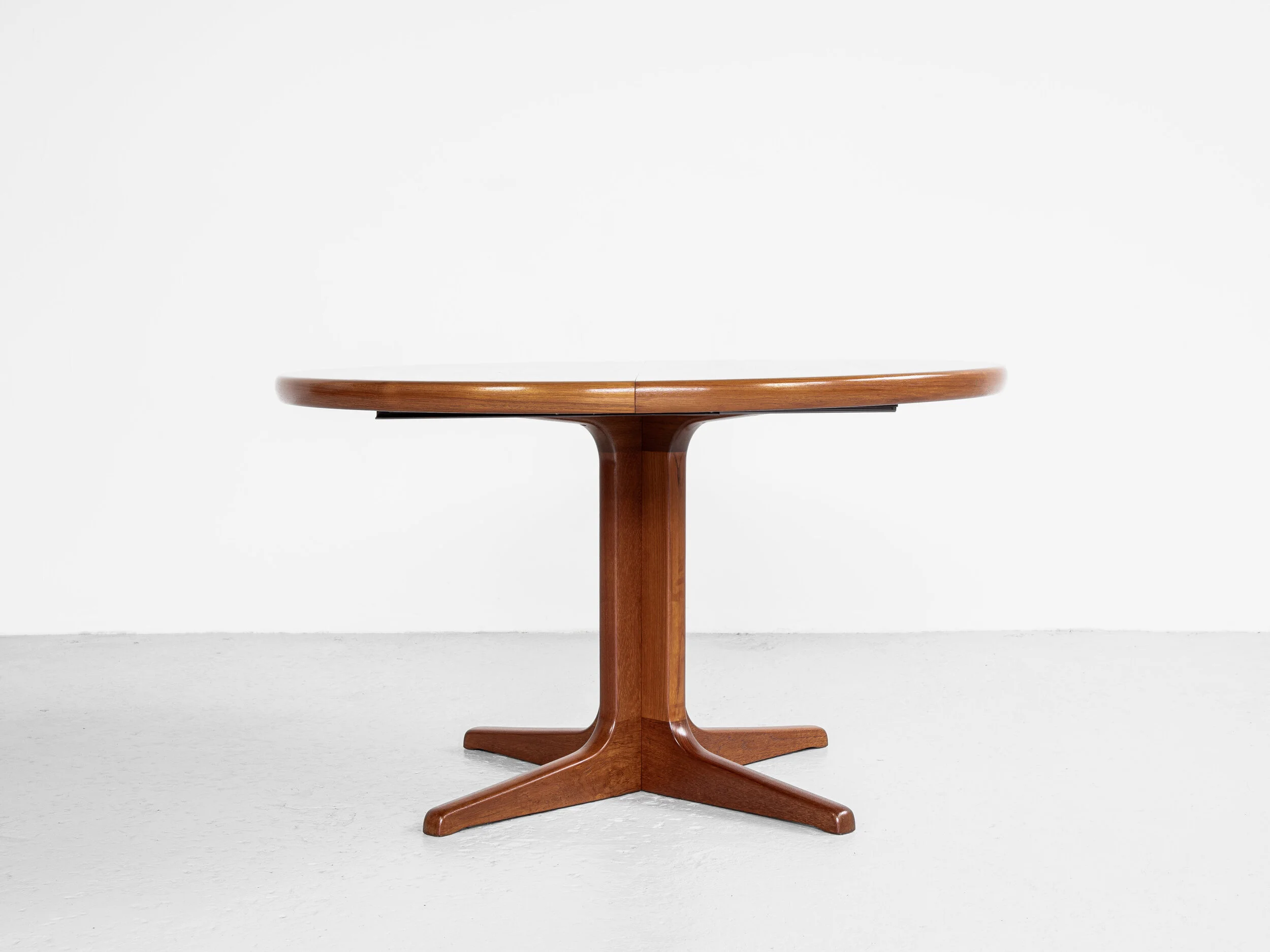 Midcentury Danish round dining table in rosewood with 2 extensions ...