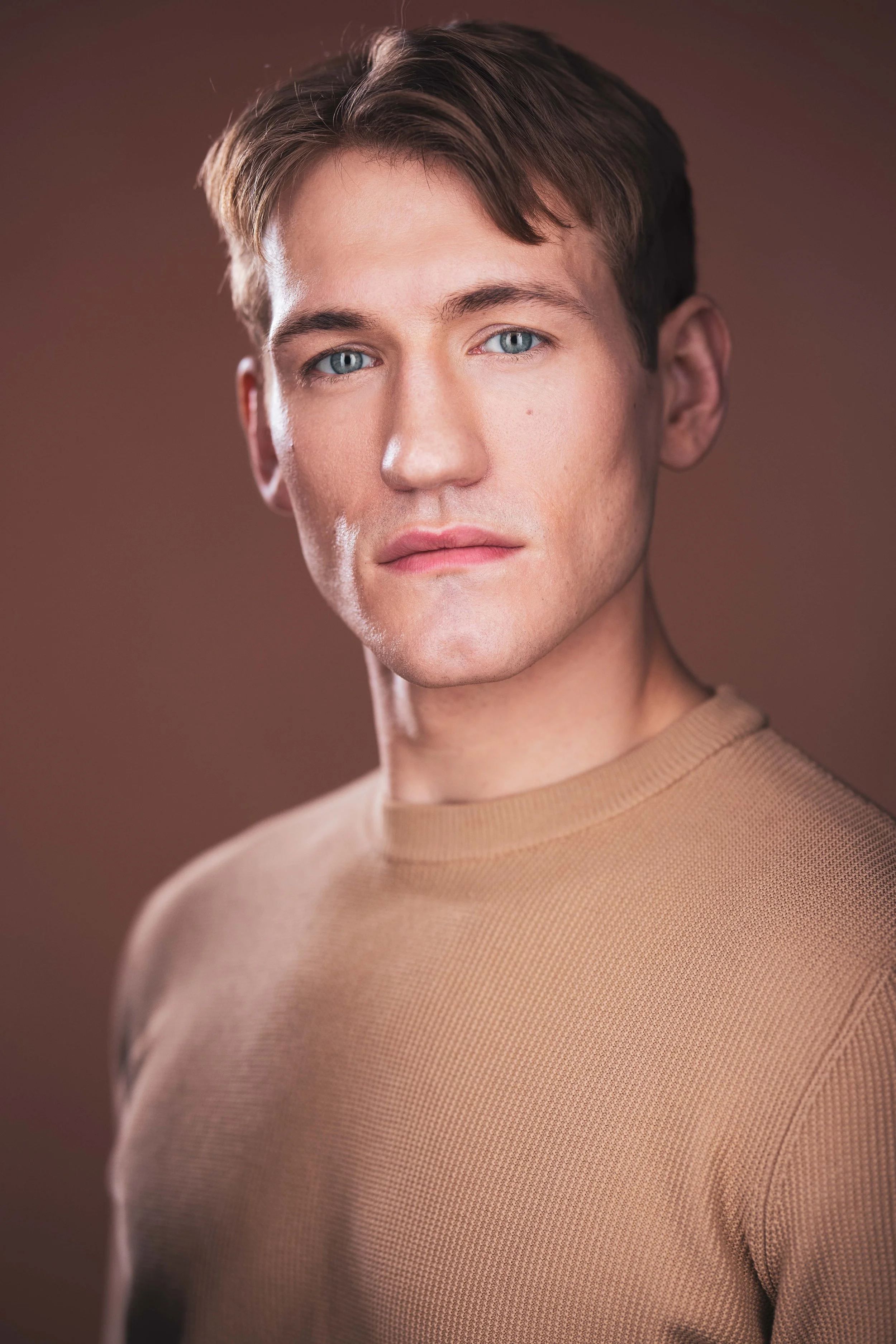HEADSHOTS — THOM HENKE