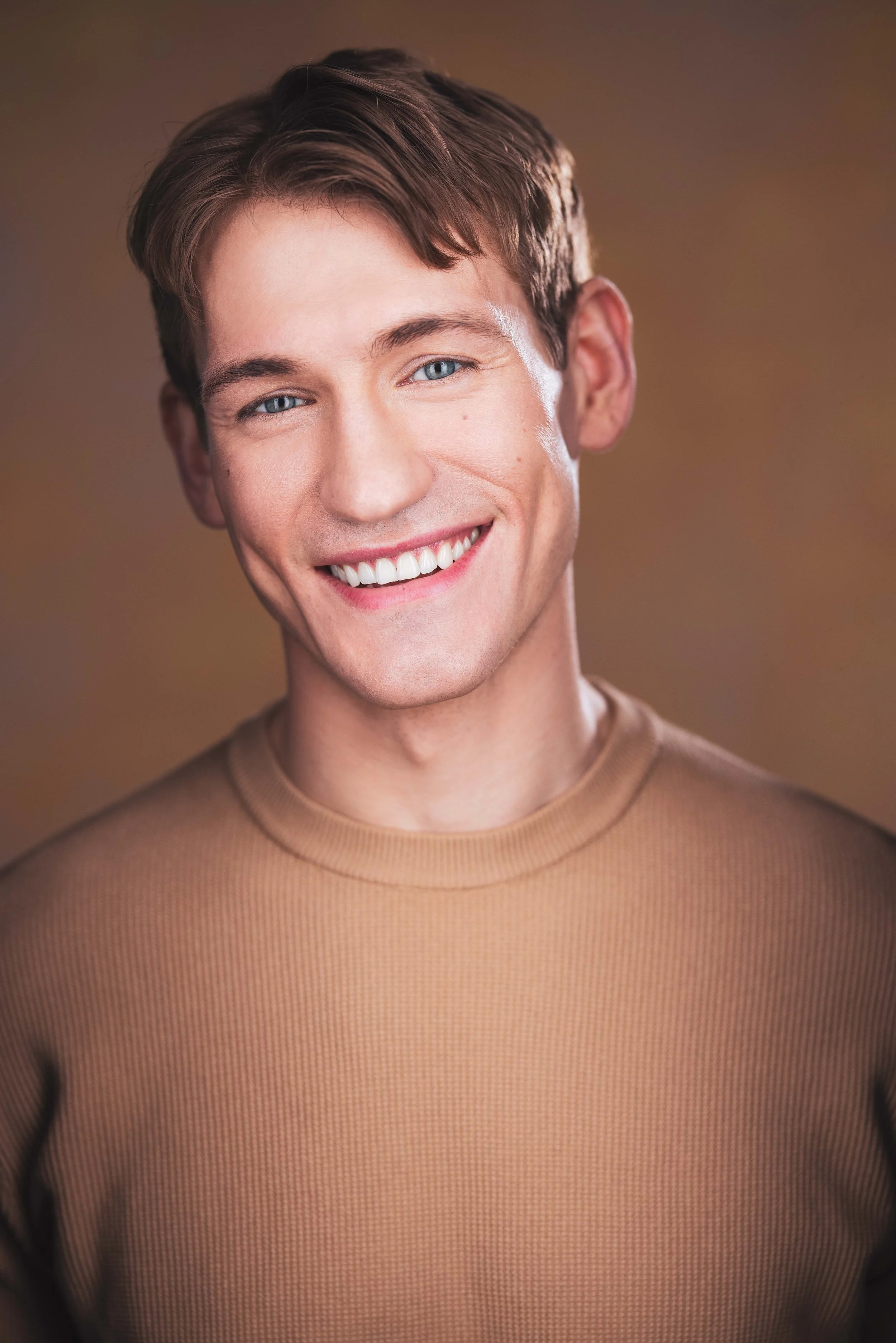 HEADSHOTS — THOM HENKE