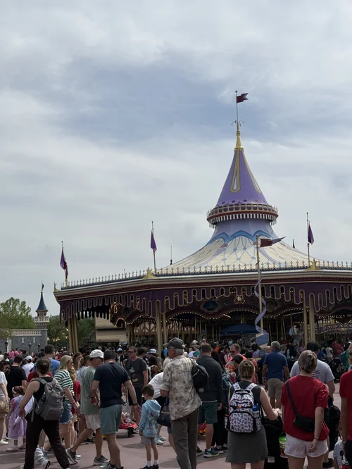 How to Survive Spring Break Crowds at Disney: Your Guide to the Busiest ...