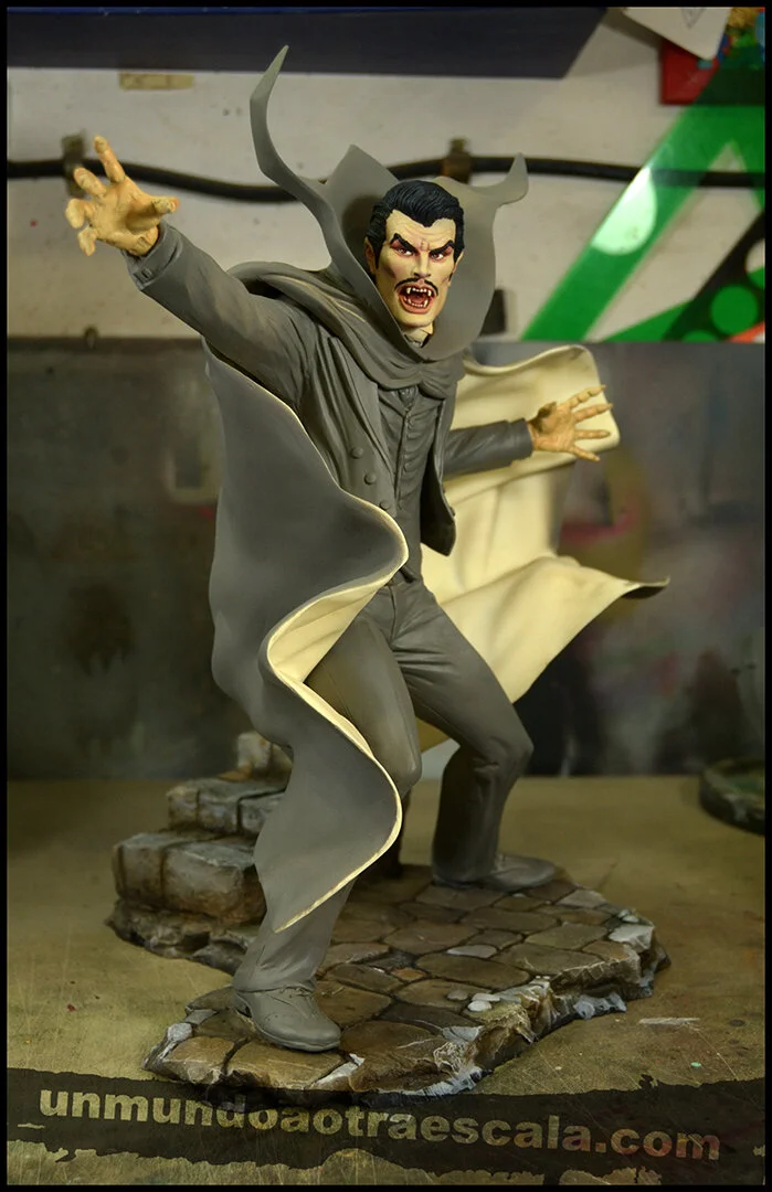Dracula MARVEL Statue — UN MUNDO A OTRA ESCALA