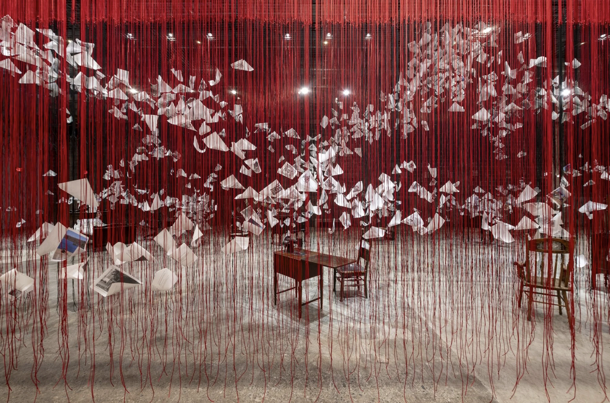 Artnet : How Chiharu Shiota Weaves a Web of Memory and History, Thread ...