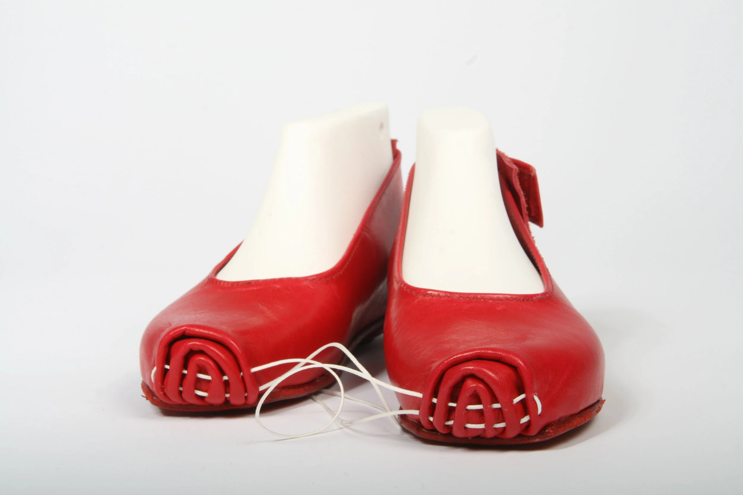 LITTLE RED DANCING SHOES — Studio Linde Hermans
