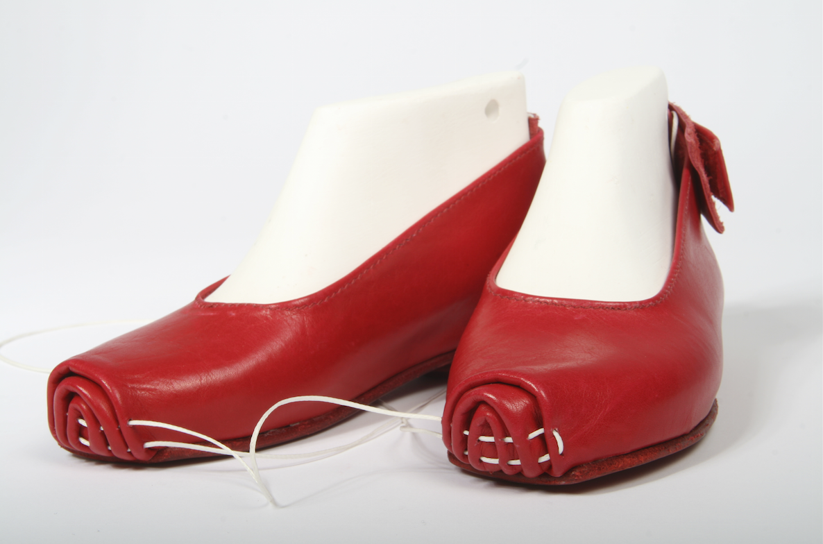 LITTLE RED DANCING SHOES — Studio Linde Hermans