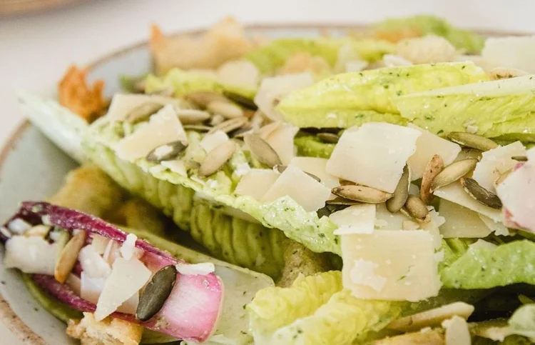 Green Leaf vs Romaine Lettuce: What Are the Key Differences ...