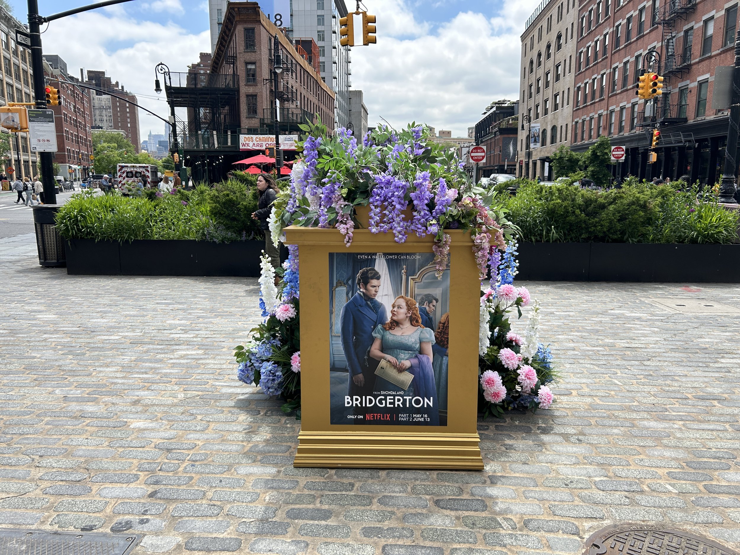 Bridgerton Floral Newsstand Pop-Up — IDEKO