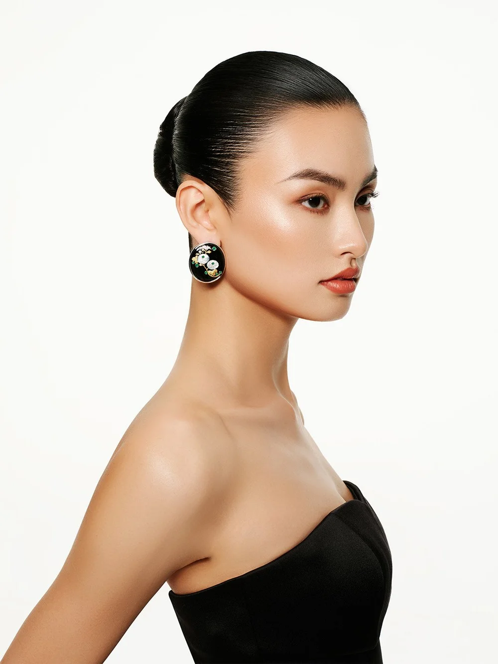 Gemfields携手MidnightOperaHouse，呈献「花时画境」系列祖母绿高珠作品 — Amazedaily