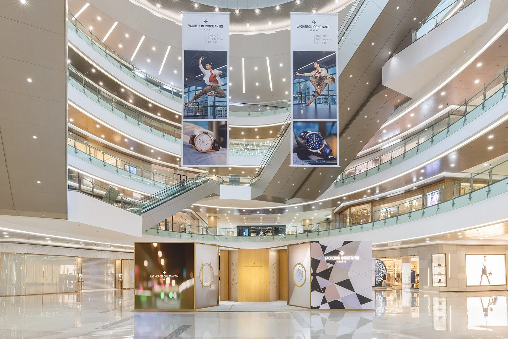 江诗丹顿“简约之萃”(LESS’ENTIAL)全国巡展，于杭州万象城揭开帷幕 — Amazedaily